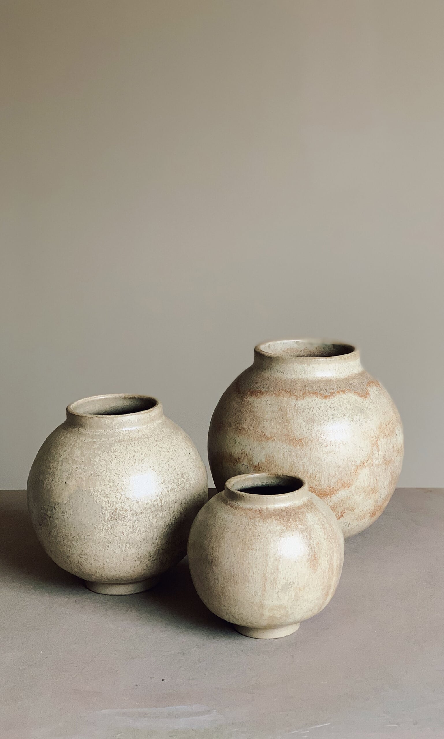 Ecru Moon Vase - Plümo Ltd